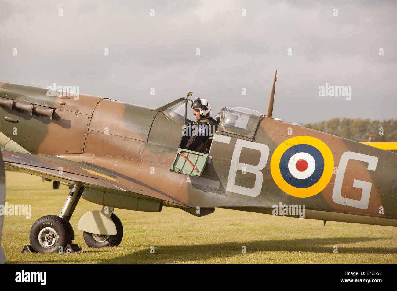 Spitfire ww2 1940s world war ii royal air force hi-res stock photography and images - Alamy