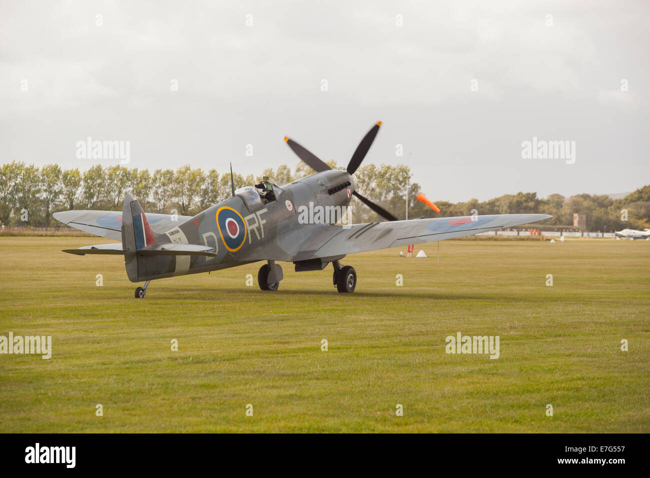 Spitfire ww2 1940s world war ii royal air force hi-res stock photography and images - Alamy