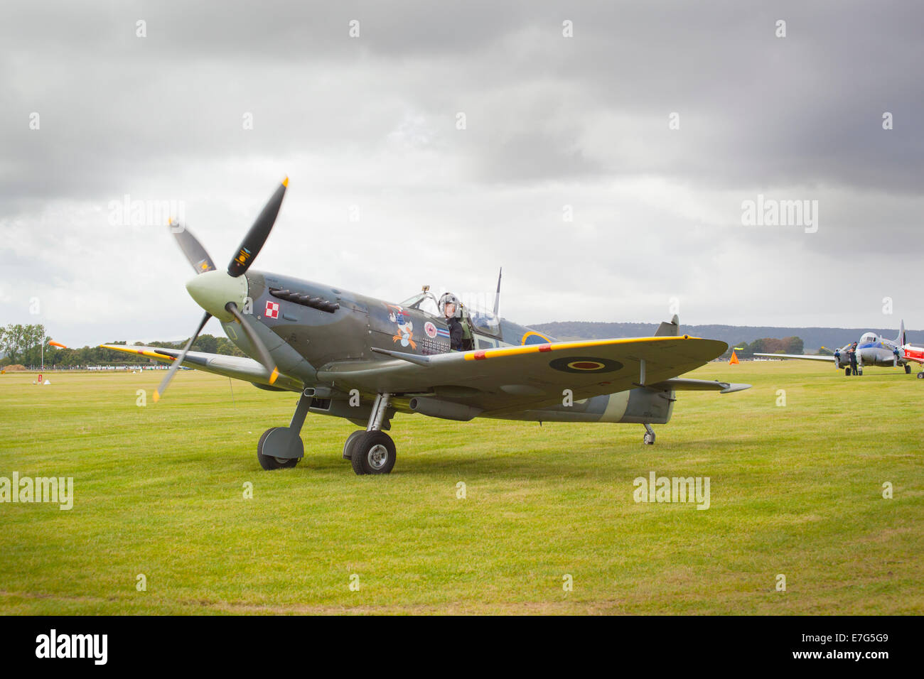 Spitfire ww2 1940s world war ii royal air force hi-res stock photography and images - Alamy