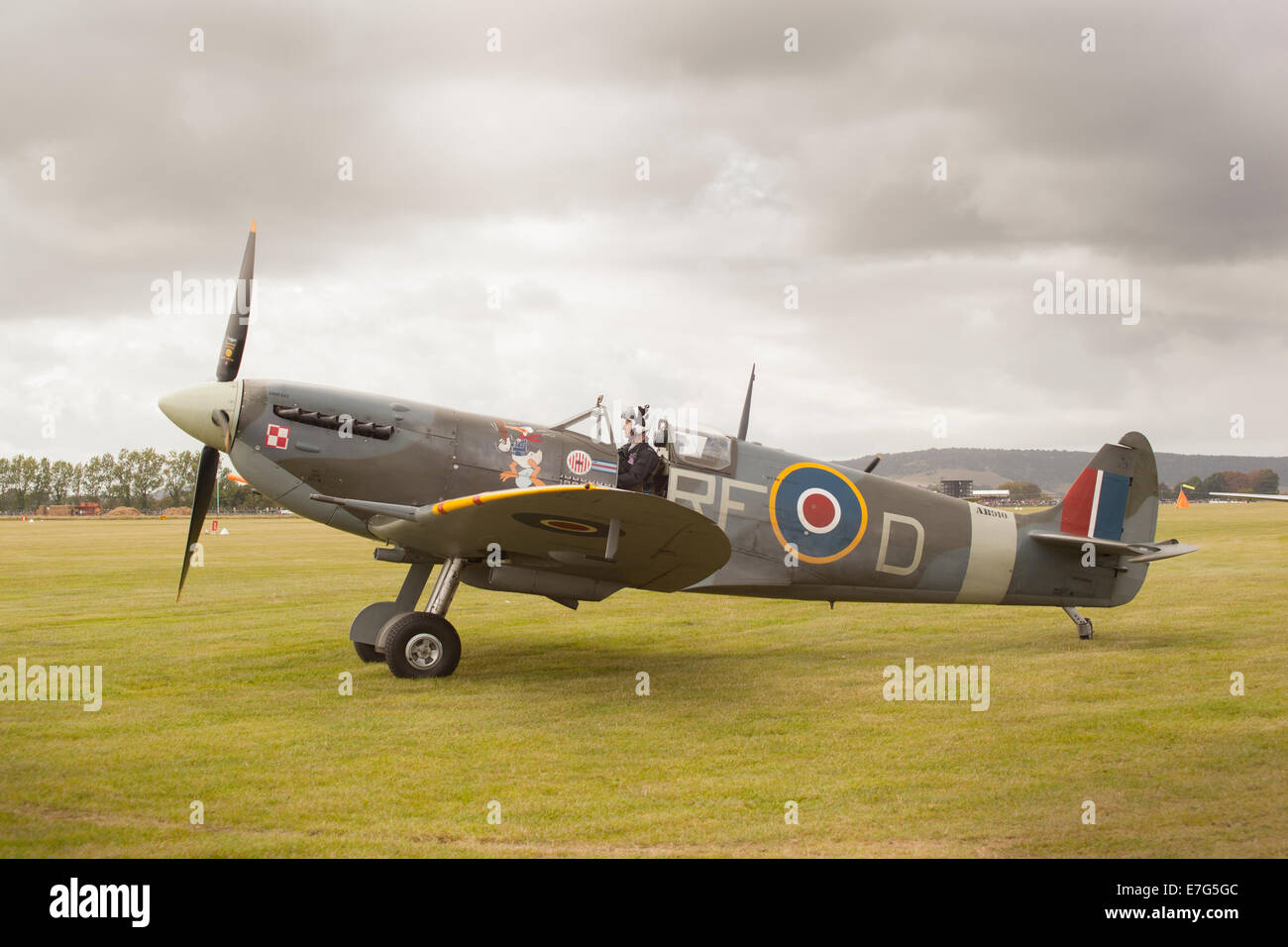 Spitfire ww2 1940s world war ii royal air force hi-res stock ...