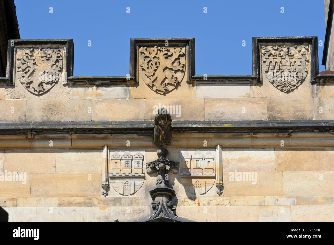 Coat of arms on the wall hi-res stock photography and images - Alamy