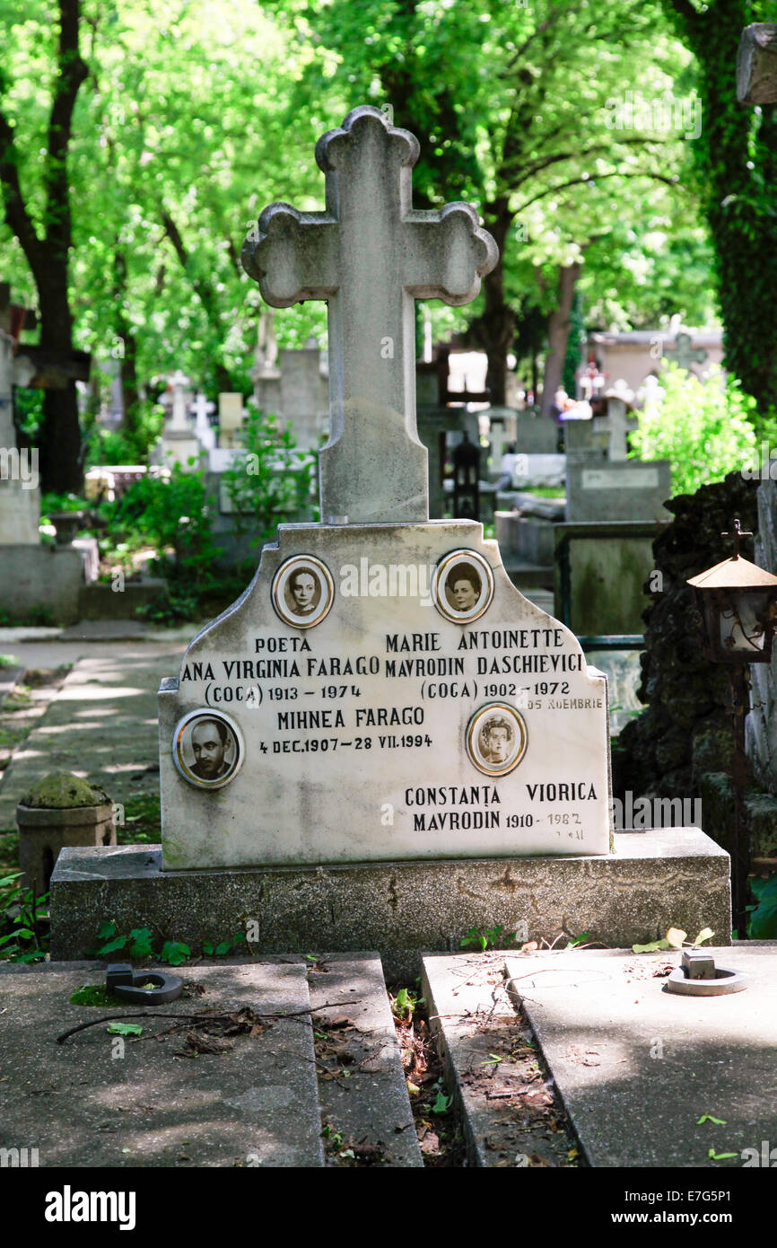Bellu Cemetery, Bucharest, Romania Stock Photo - Alamy