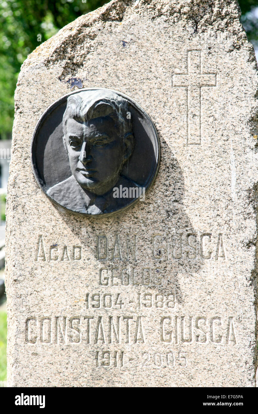 Bellu Cemetery, Bucharest, Romania Stock Photo - Alamy