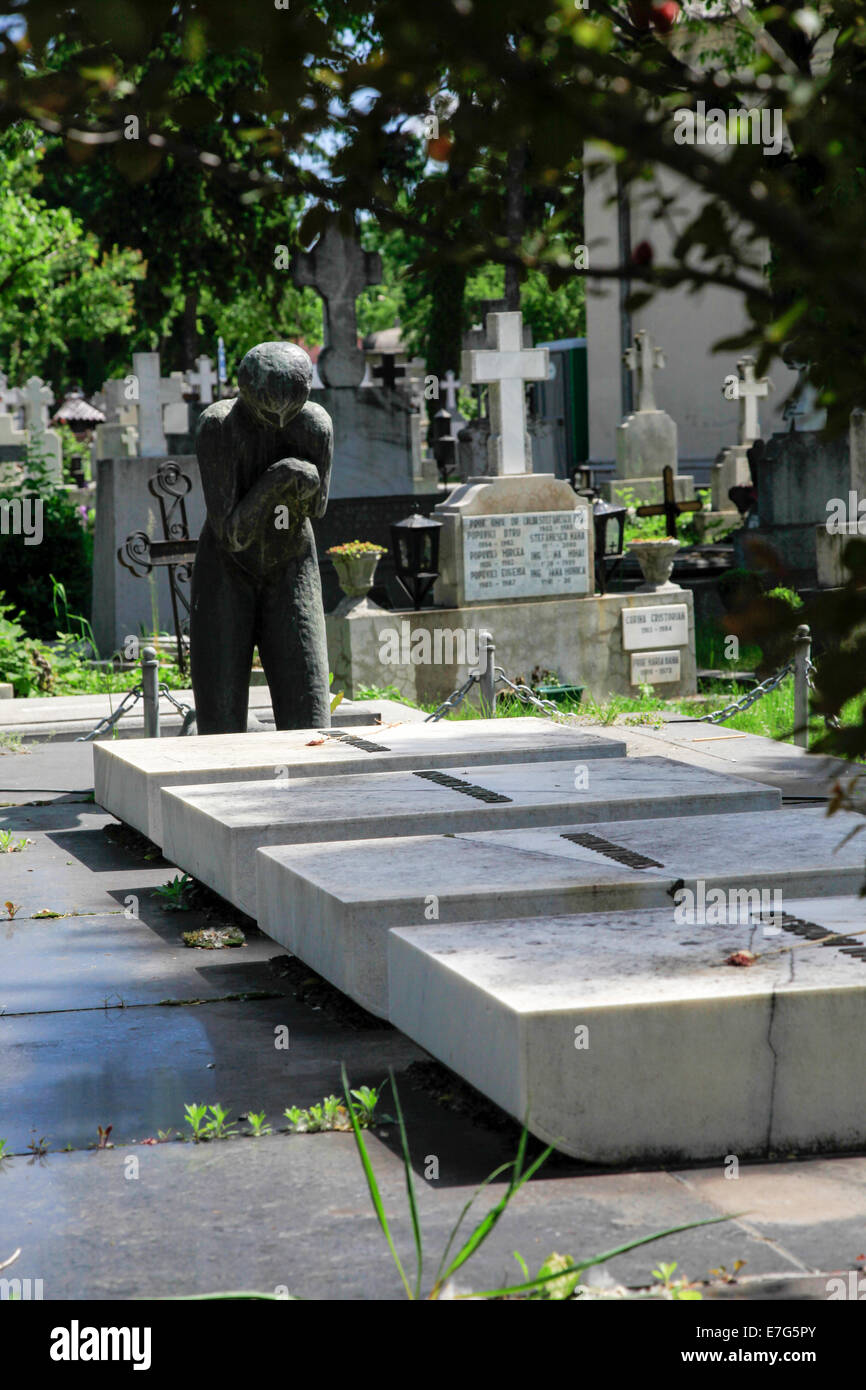 Bellu Cemetery, Bucharest, Romania Stock Photo - Alamy