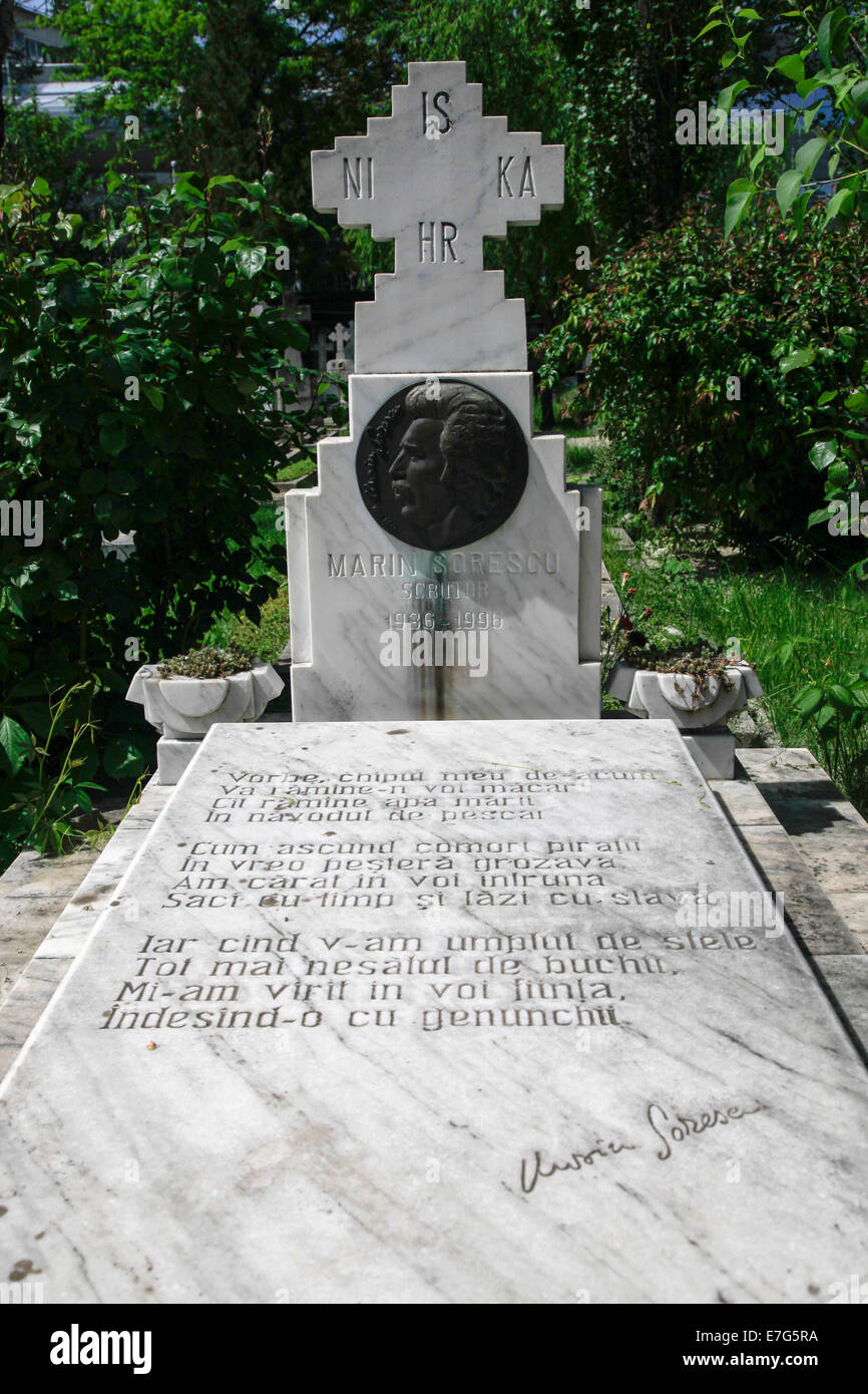 Bellu Cemetery, Bucharest, Romania Stock Photo - Alamy