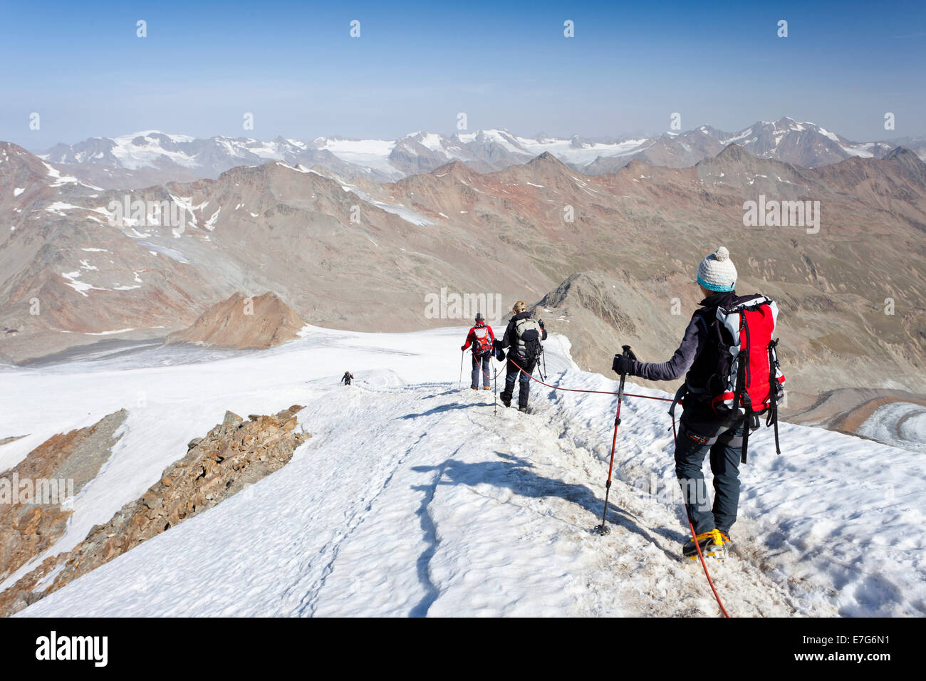 Mountain climbers descending from Similaun Mountain along the summit ...