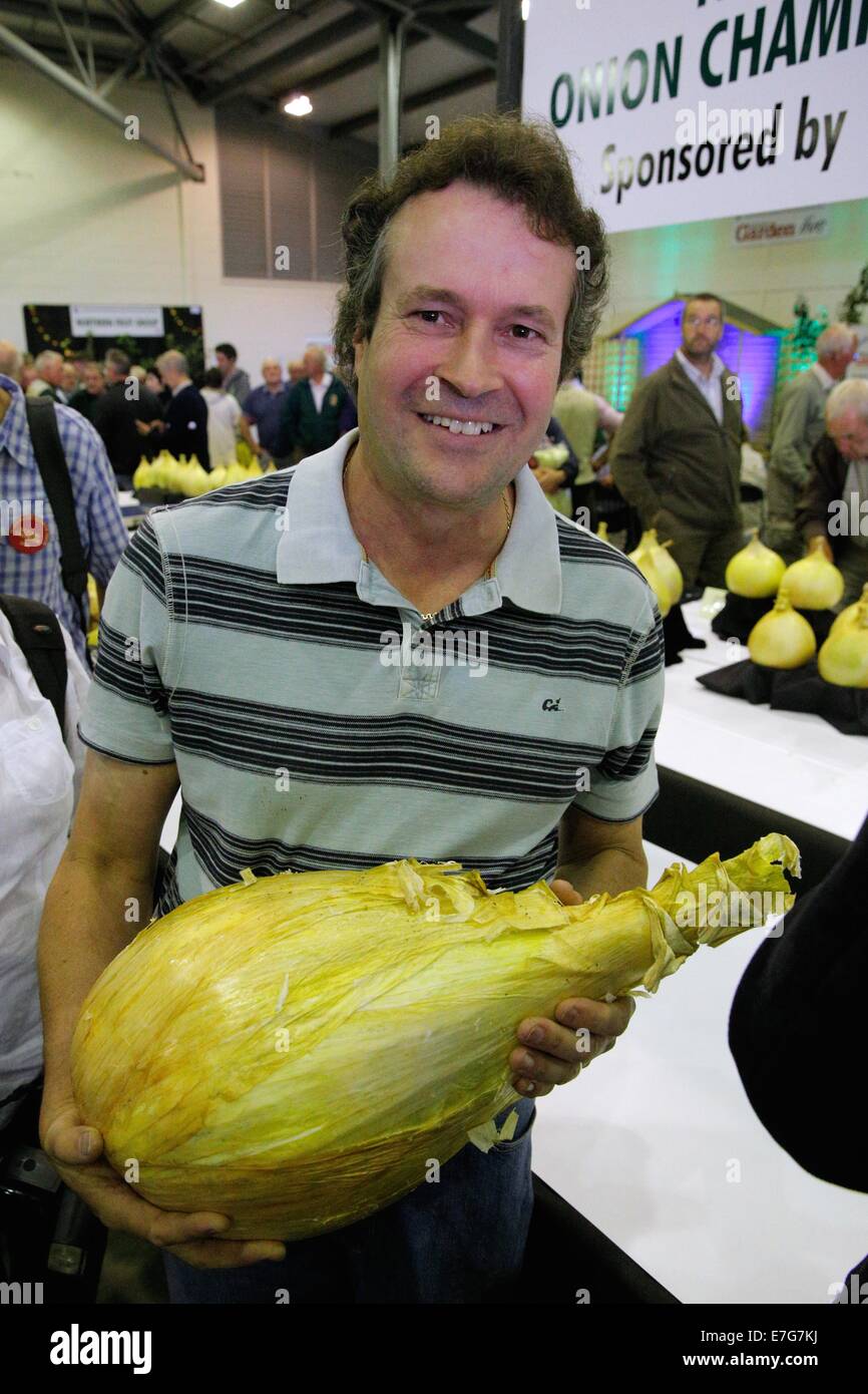 Tony Glover with his World Record Onion Stock Photo - Alamy