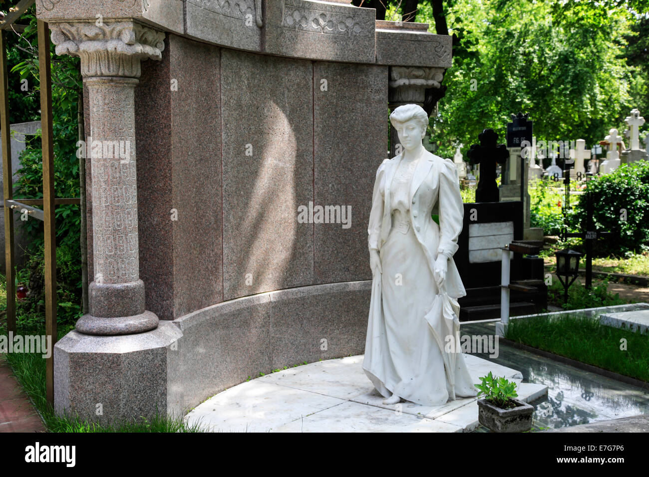 Bellu Cemetery, Bucharest, Romania Stock Photo - Alamy