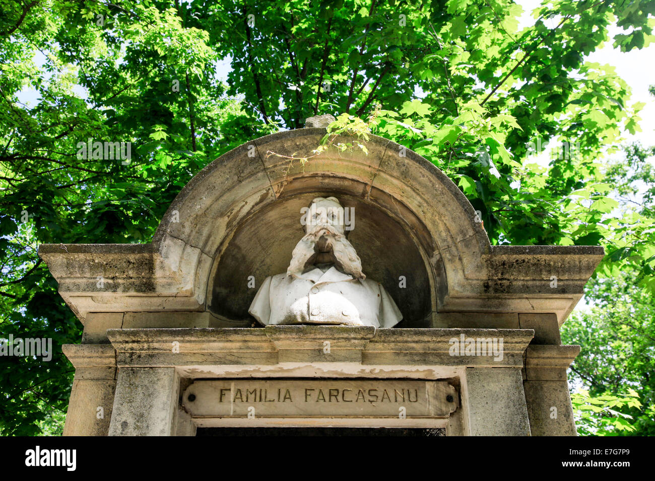 Bellu Cemetery, Bucharest, Romania Stock Photo - Alamy