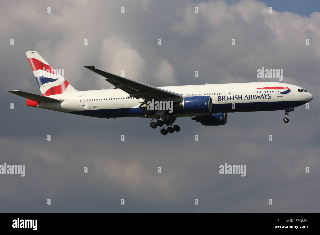 Ba 777 flying hi-res stock photography and images - Alamy