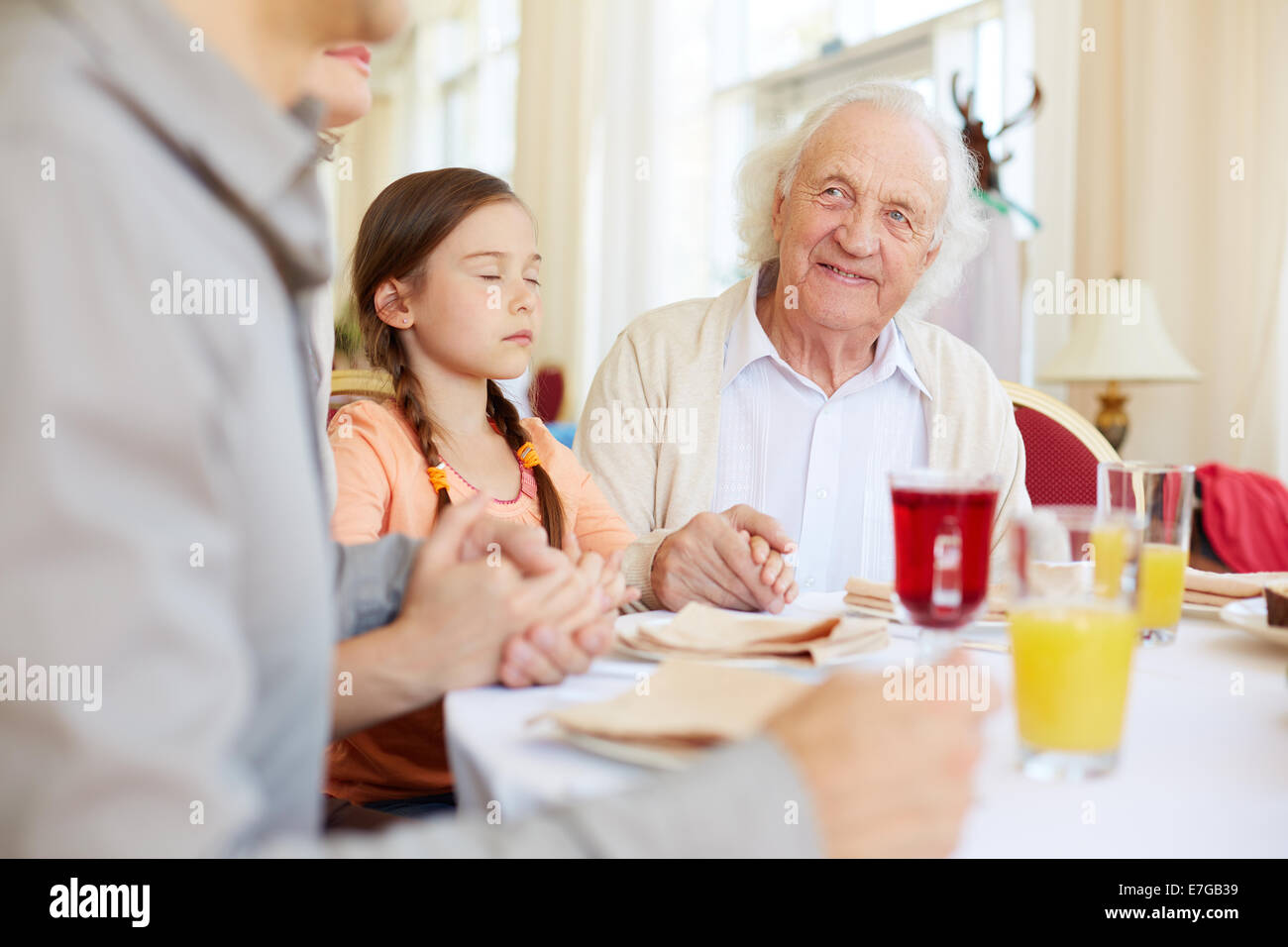 Child grandparent pray hi-res stock photography and images - Alamy