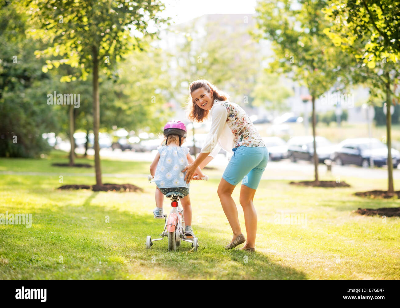 Mommy help hi-res stock photography and images - Alamy