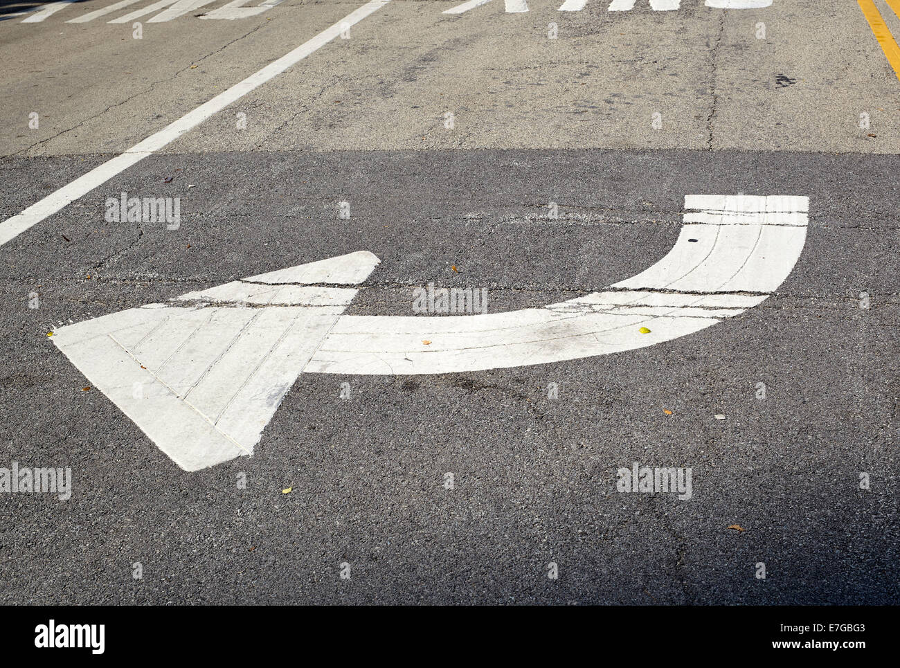 Left turn arrow hi-res stock photography and images - Alamy