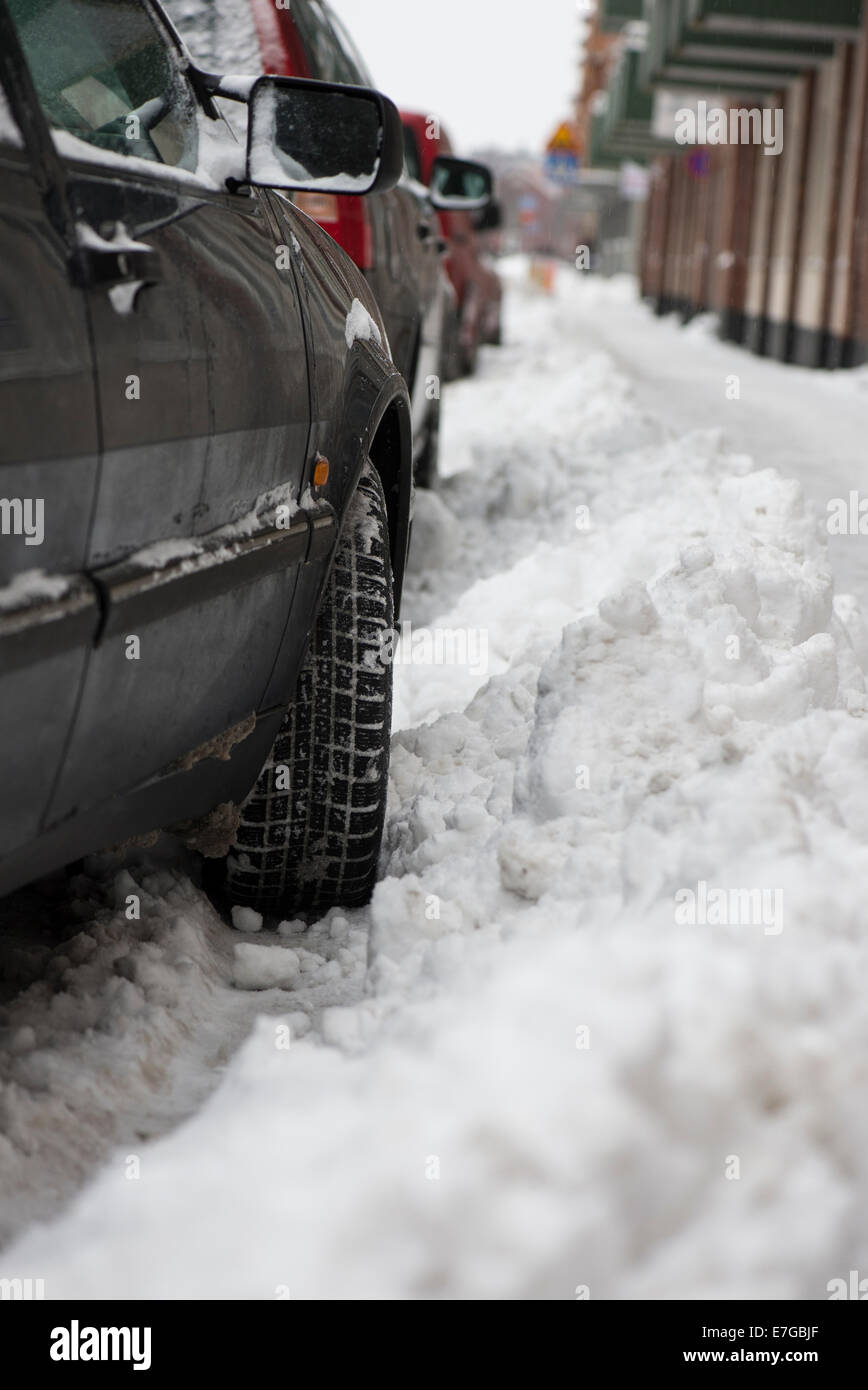 Cars full of snow hi-res stock photography and images - Alamy