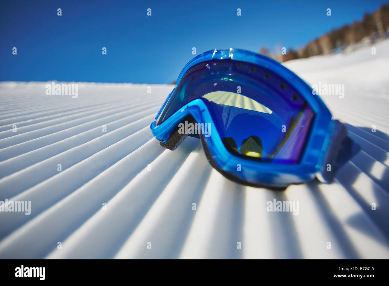 Snowboarding goggles on snowdrift hi-res stock photography and images ...