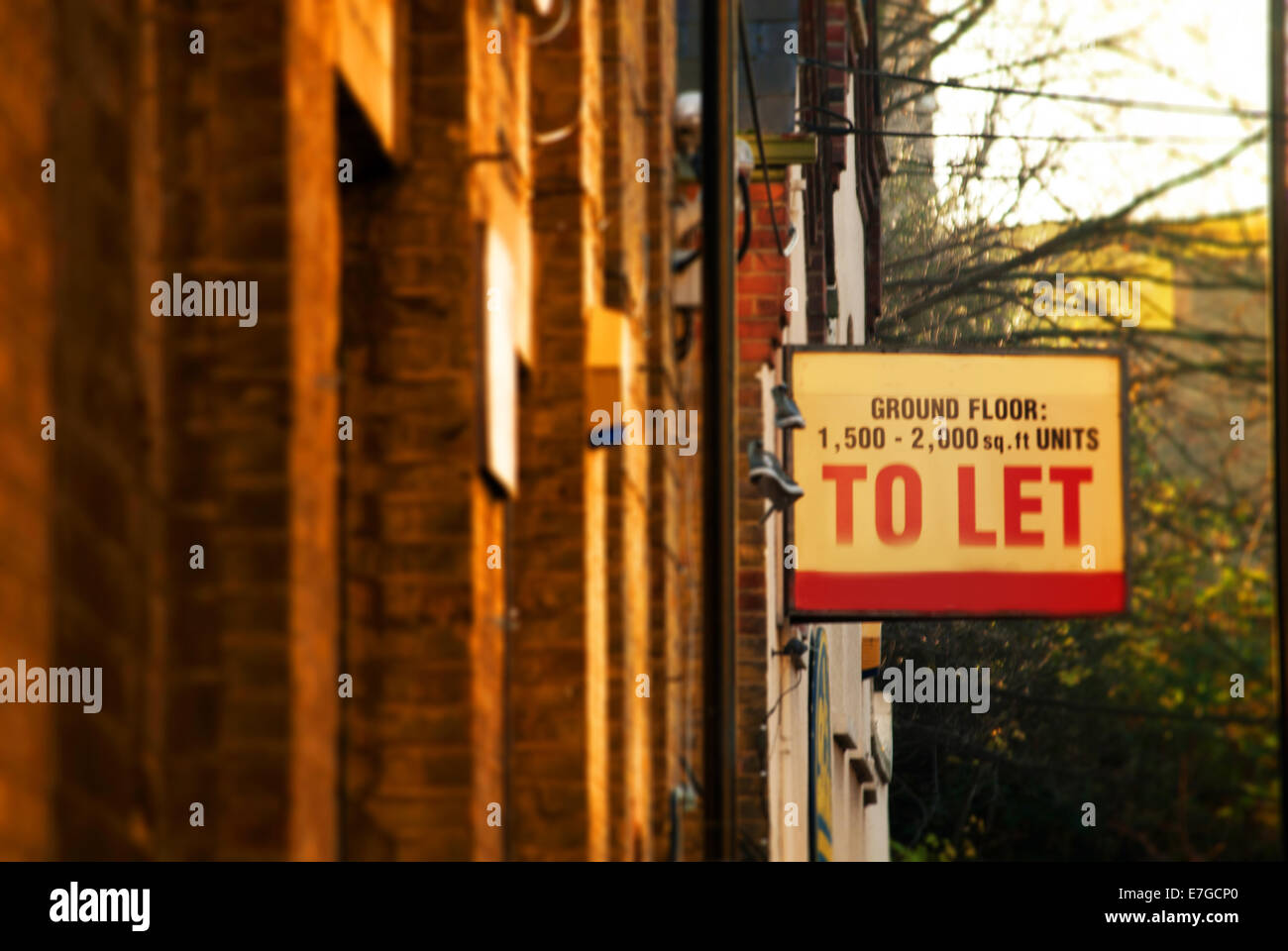 Buy to let flat sign hi-res stock photography and images - Alamy