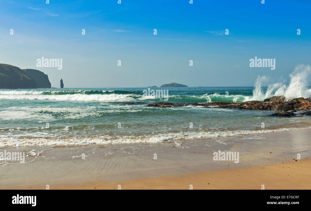 AM BUACHAILLE A MASSIVE SEA STACK AND WAVES CRASHING OVER ROCKS ...