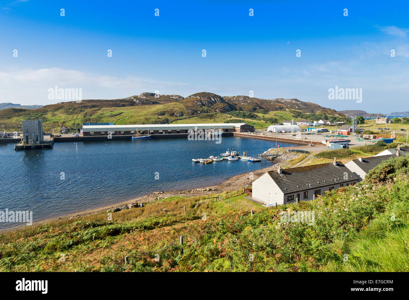 KINLOCHBERVIE HARBOUR AND FISH MARKET SUTHERLAND SCOTLAND Stock Photo ...