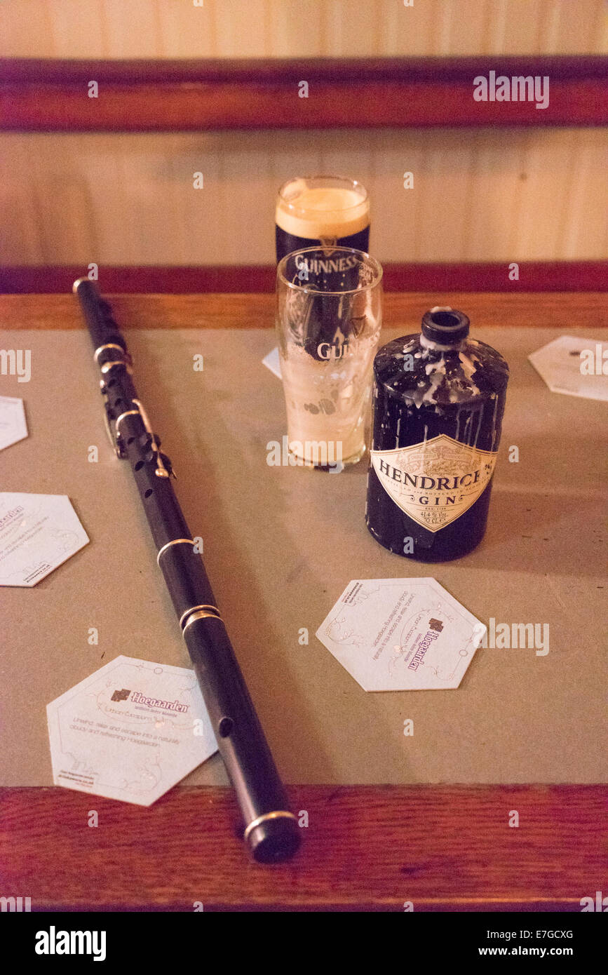 Sunflower Bar in Belfast: Symbol Irish Culture: Music (flute) Guiness ...