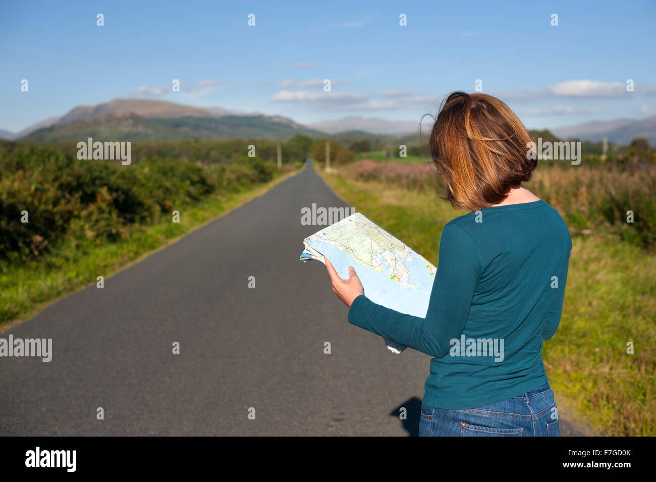 Back view woman map looking view hi-res stock photography and images ...