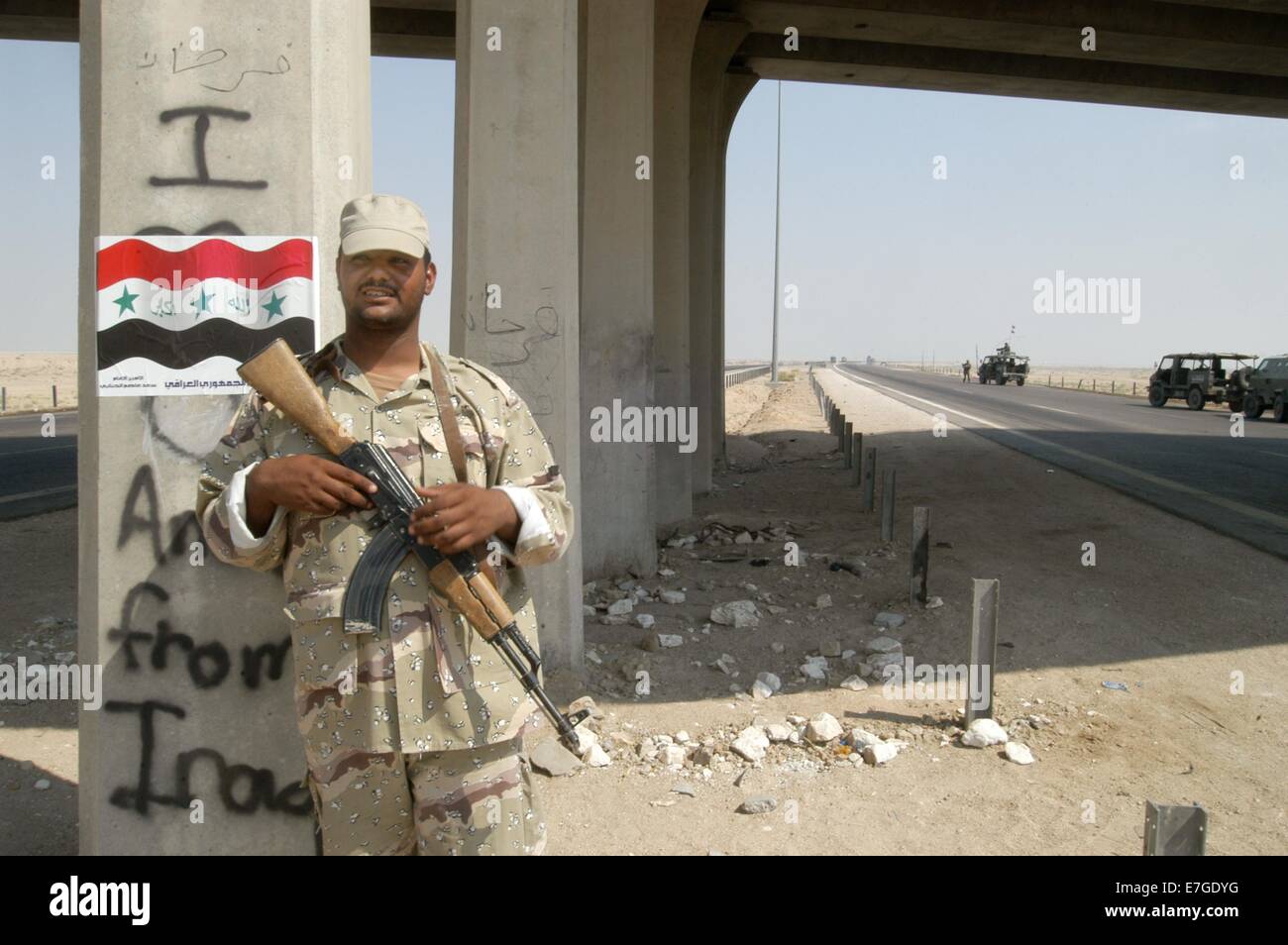 Checkpoint of the New Iraqi Army on the highway from Baghdad to Basra ...
