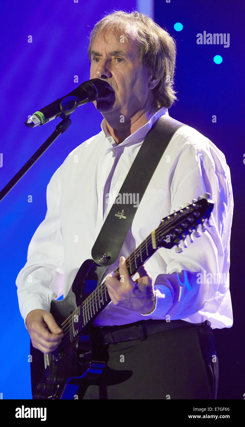 Irish singer Chris de Burgh performs during the 'Mein Star des Jahres ...