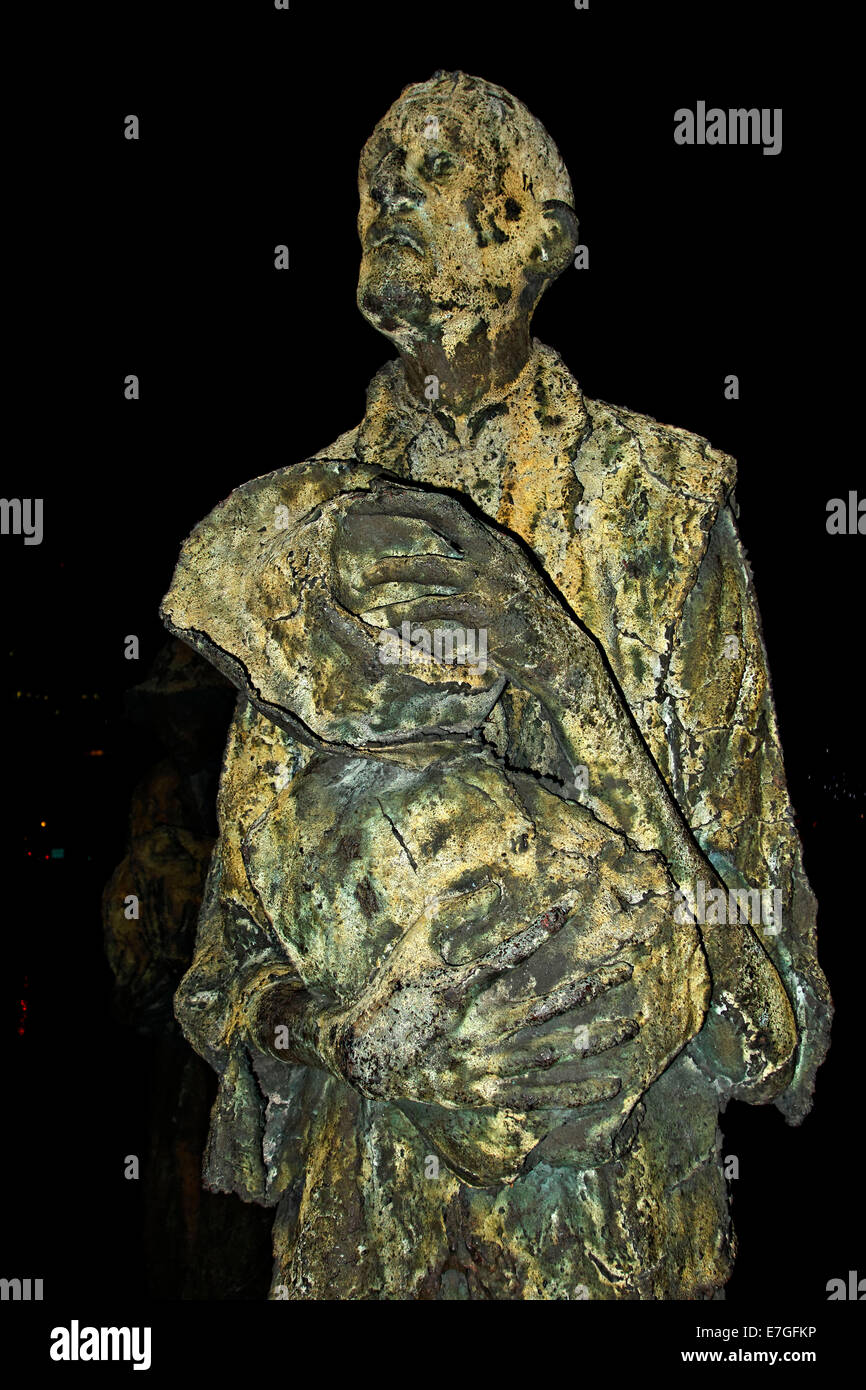 Famine statue figures hi-res stock photography and images - Alamy