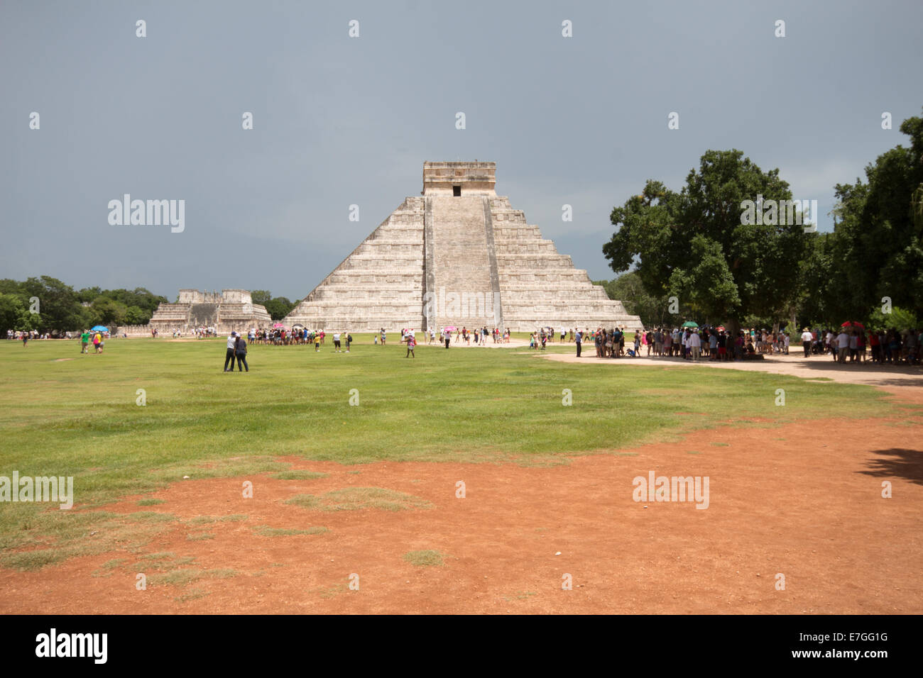 The Kukulkan Pyramid at Chichen Itza Stock Photo - Alamy
