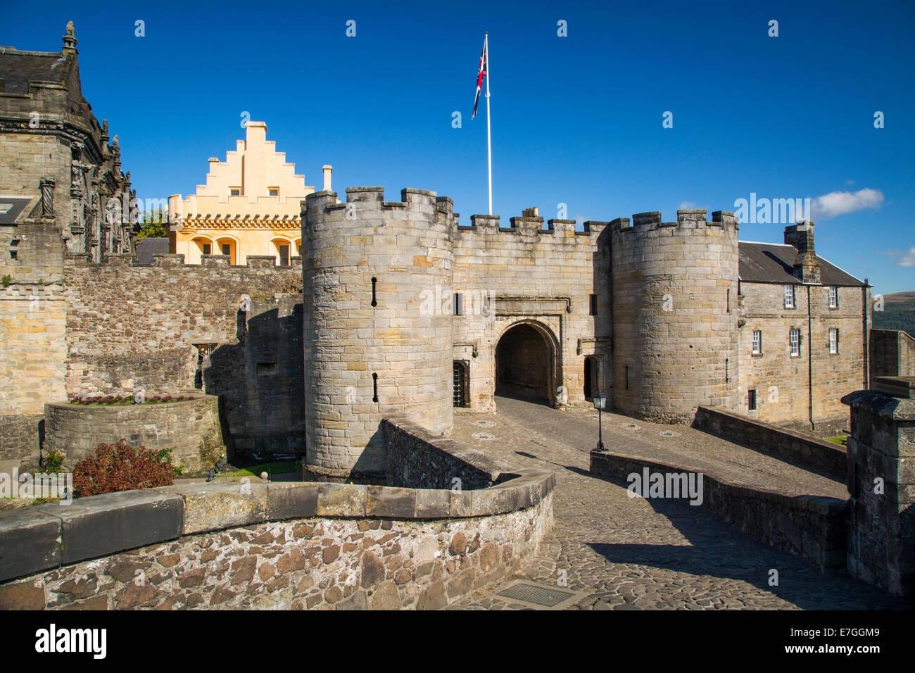 Medieval castle entrance towers hi-res stock photography and images - Alamy