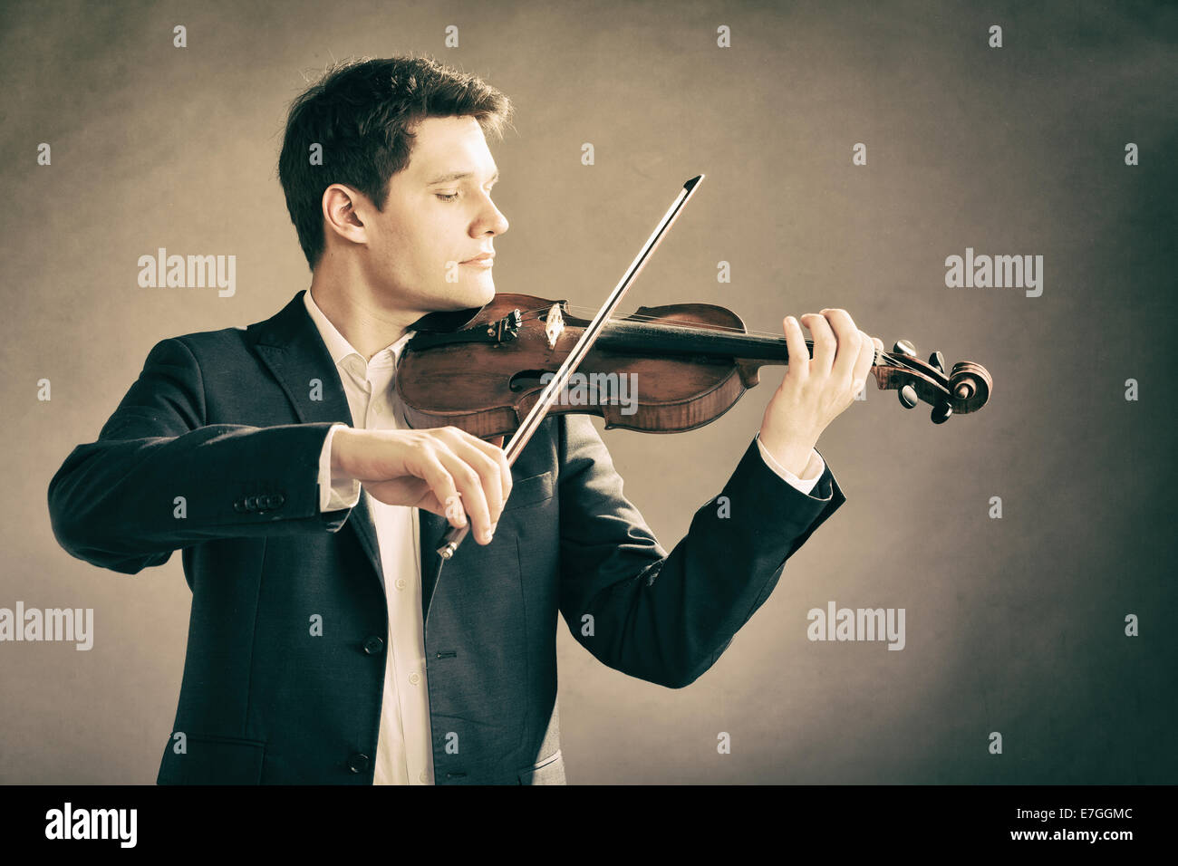Man violinist playing violin. Classical music art Stock Photo - Alamy