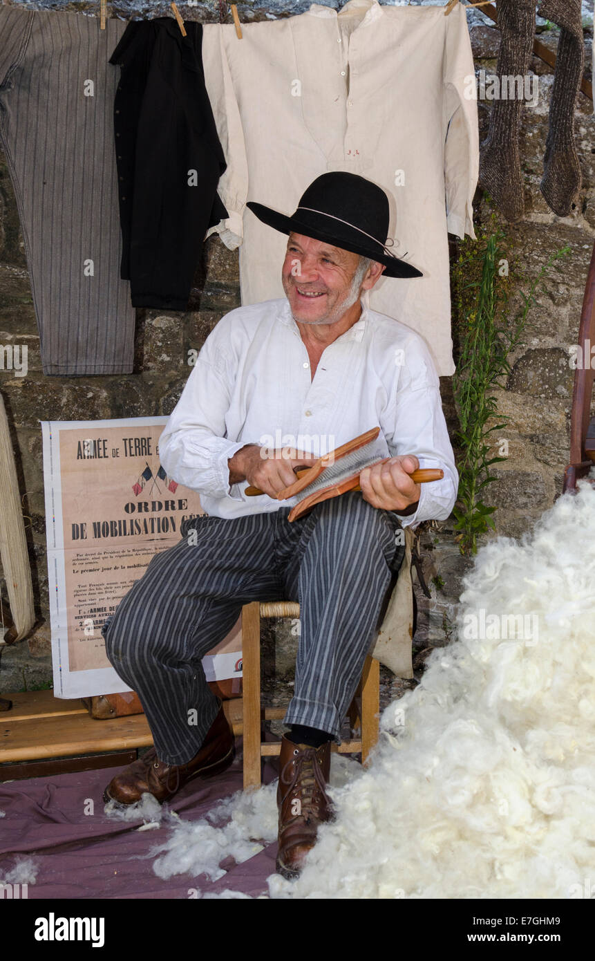 Carding hi-res stock photography and images - Alamy