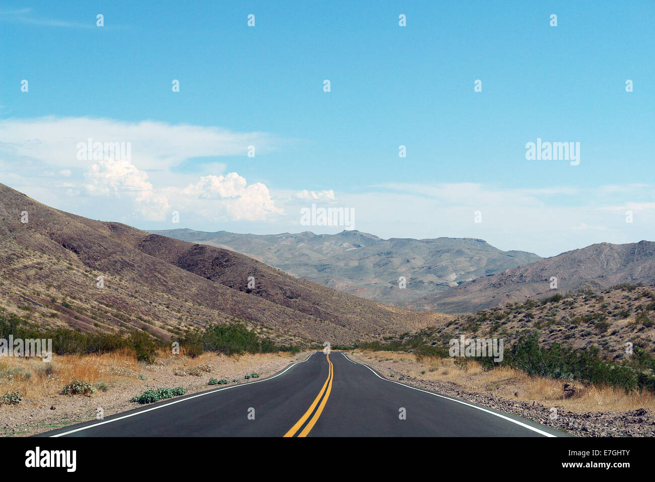Car crossing death valley hi-res stock photography and images - Alamy
