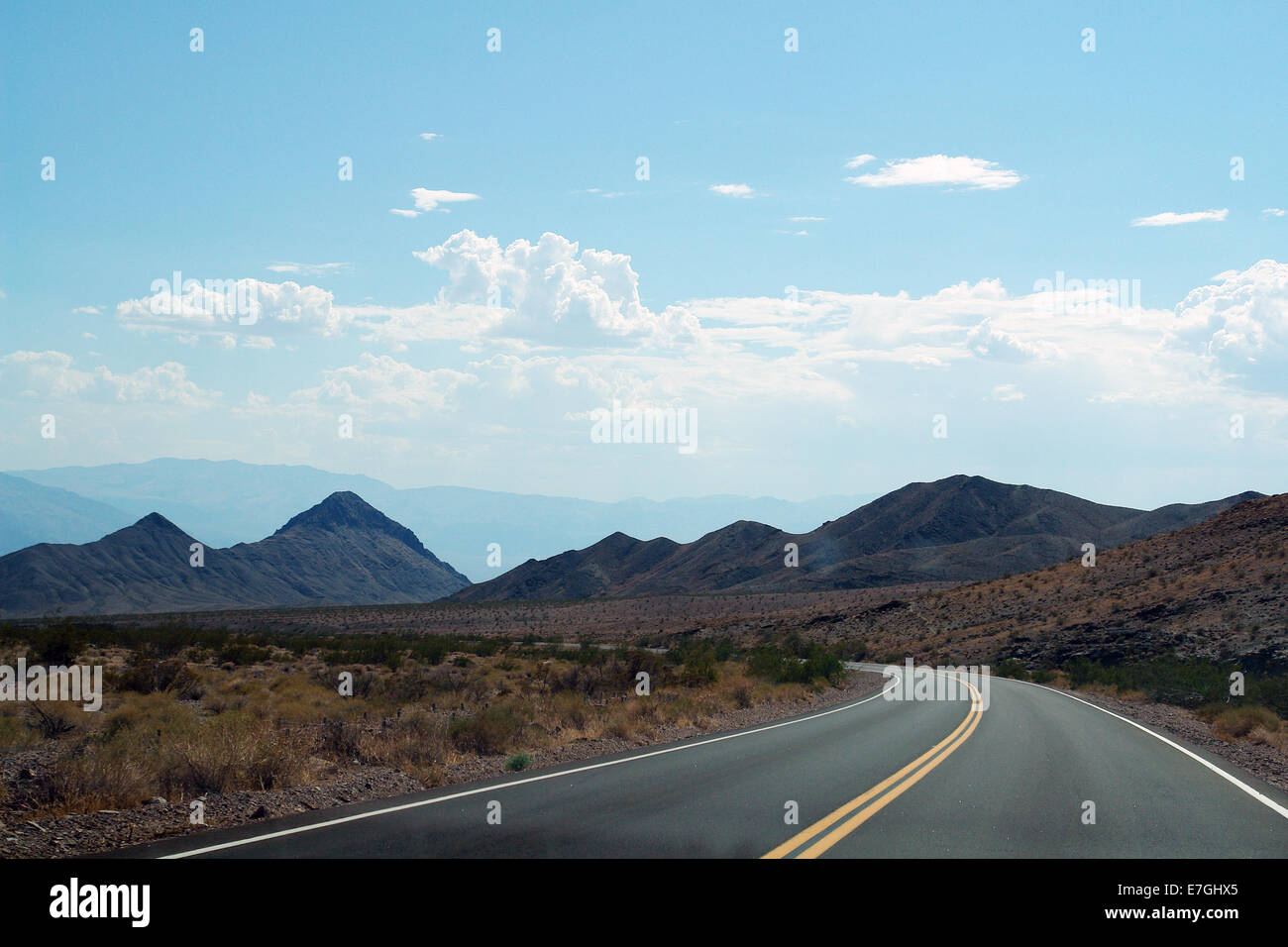 Car crossing death valley hi-res stock photography and images - Alamy