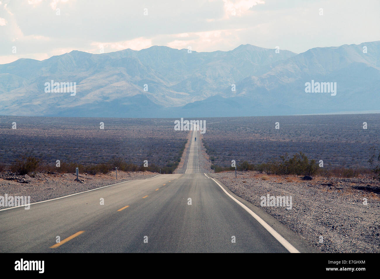 Car crossing death valley hi-res stock photography and images - Alamy