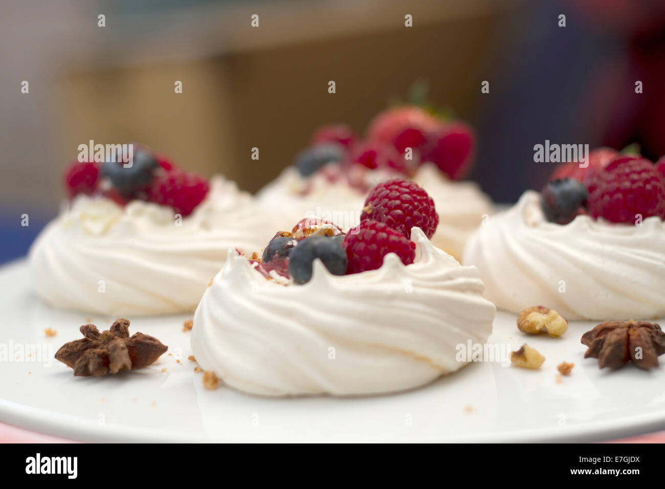 Individual fruit pavlova hi-res stock photography and images - Alamy