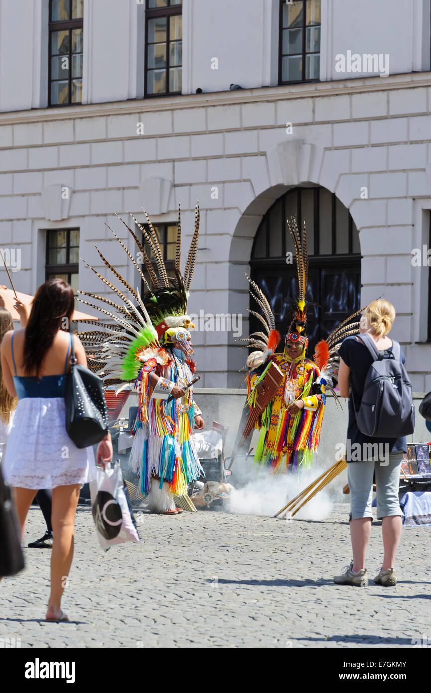 Two colorful dancer hi-res stock photography and images - Alamy