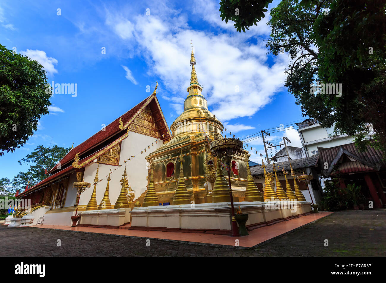 Wat Phra Sing temple in Chiang Rai at sunny day Stock Photo - Alamy