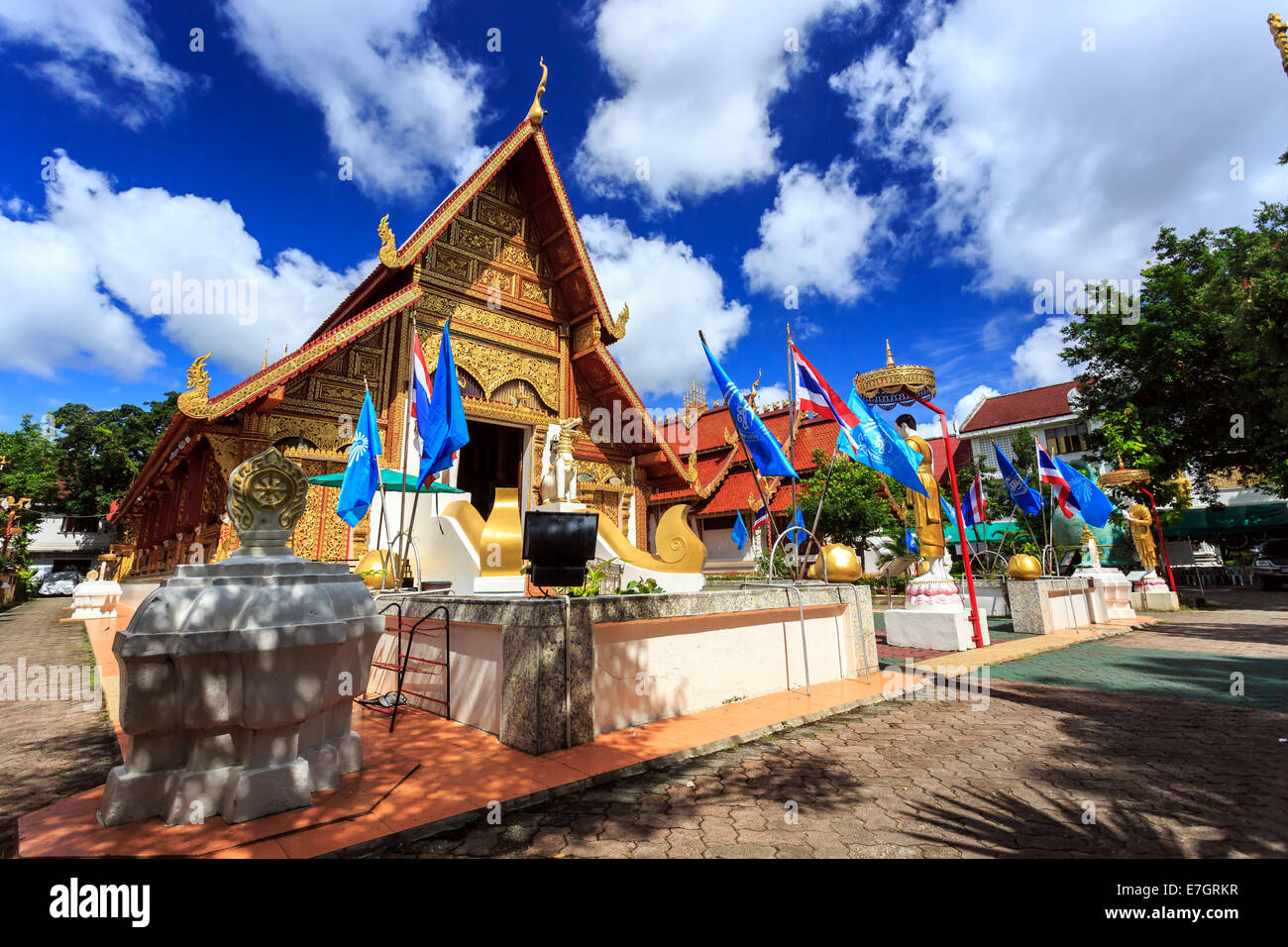 Wat Phra Sing temple in Chiang Rai at sunny day Stock Photo - Alamy