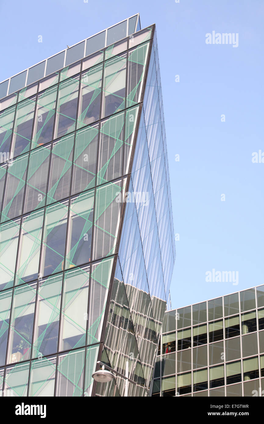 Glass offices modern glass buildings hi-res stock photography and ...