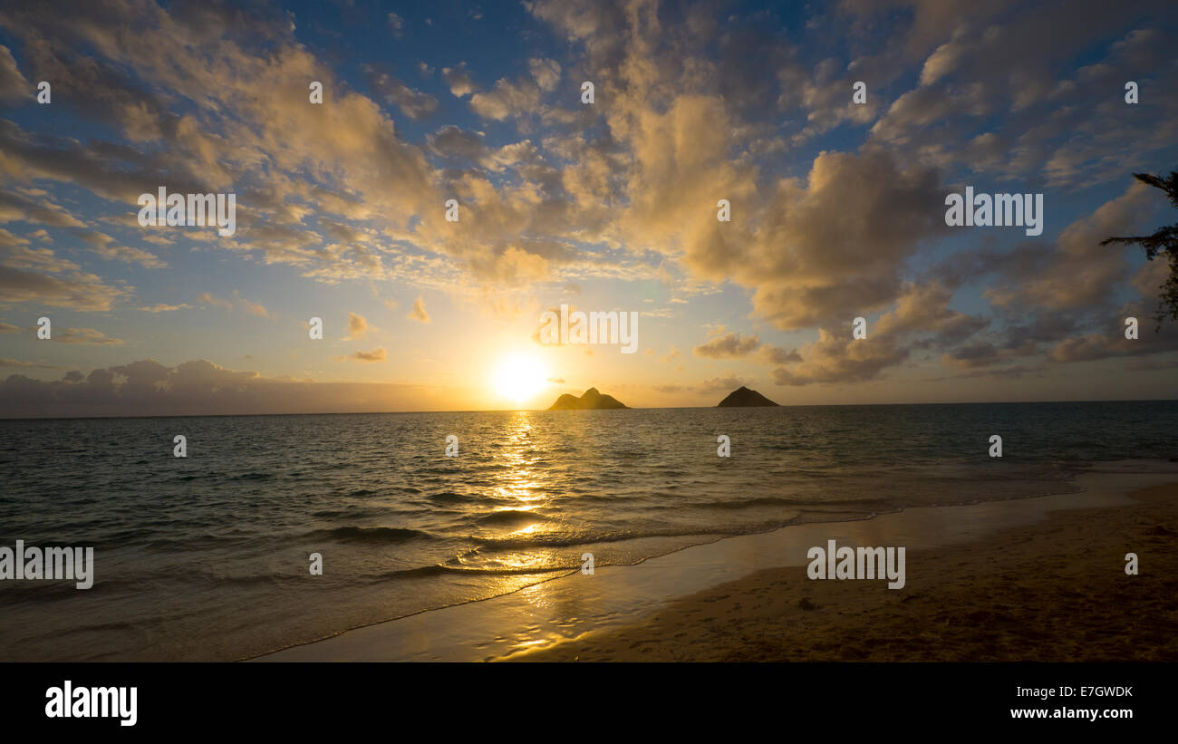 Sunrise, Lanikai Beach, Mokulua Islands, Kailua, Oahu, Hawaii Stock ...