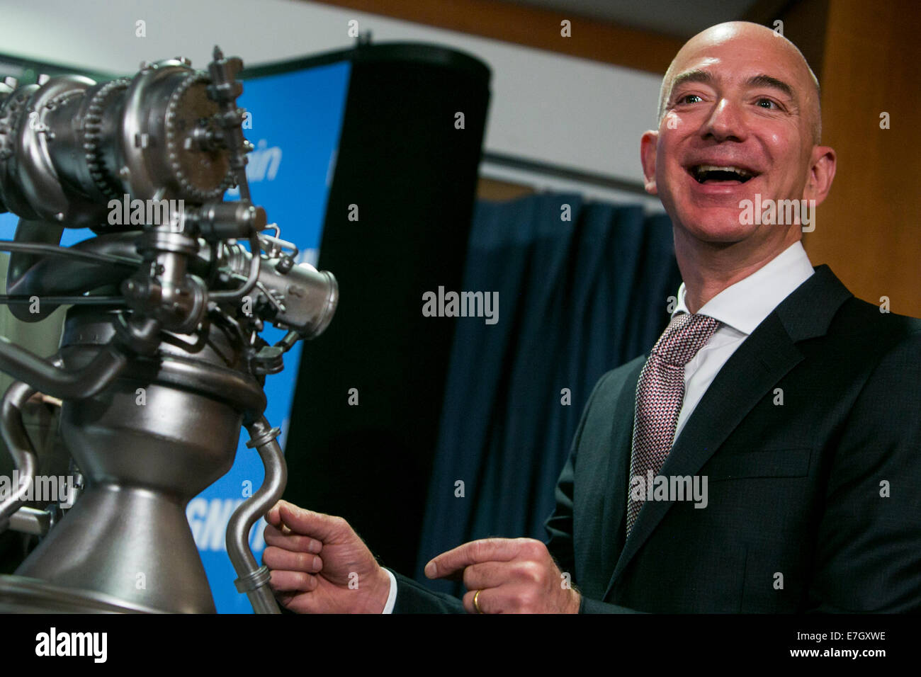 Jeff bezos amazon speaking hi-res stock photography and images - Alamy