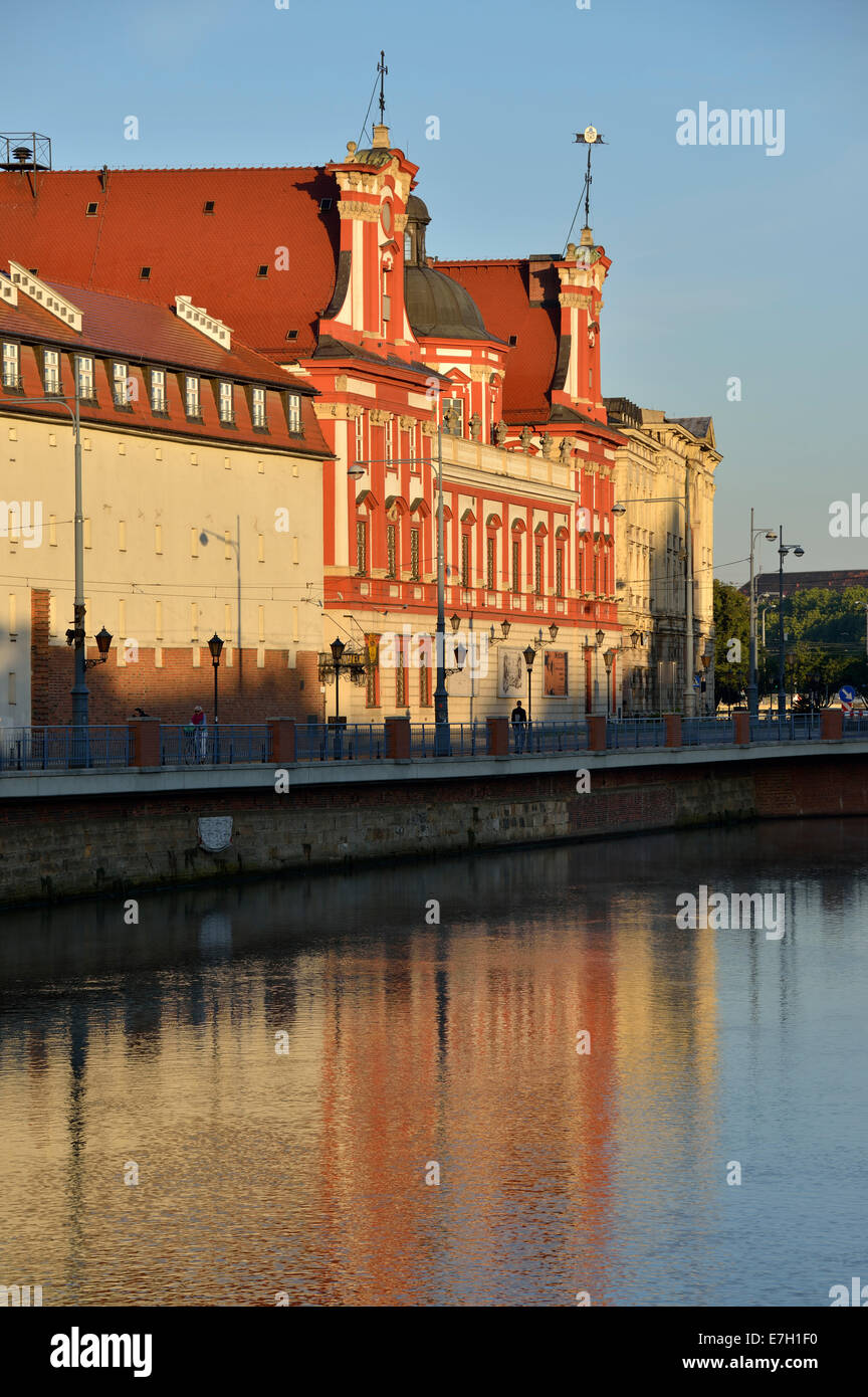 The Ossolineum or National Ossoliński Institute reflected in river Oder ...