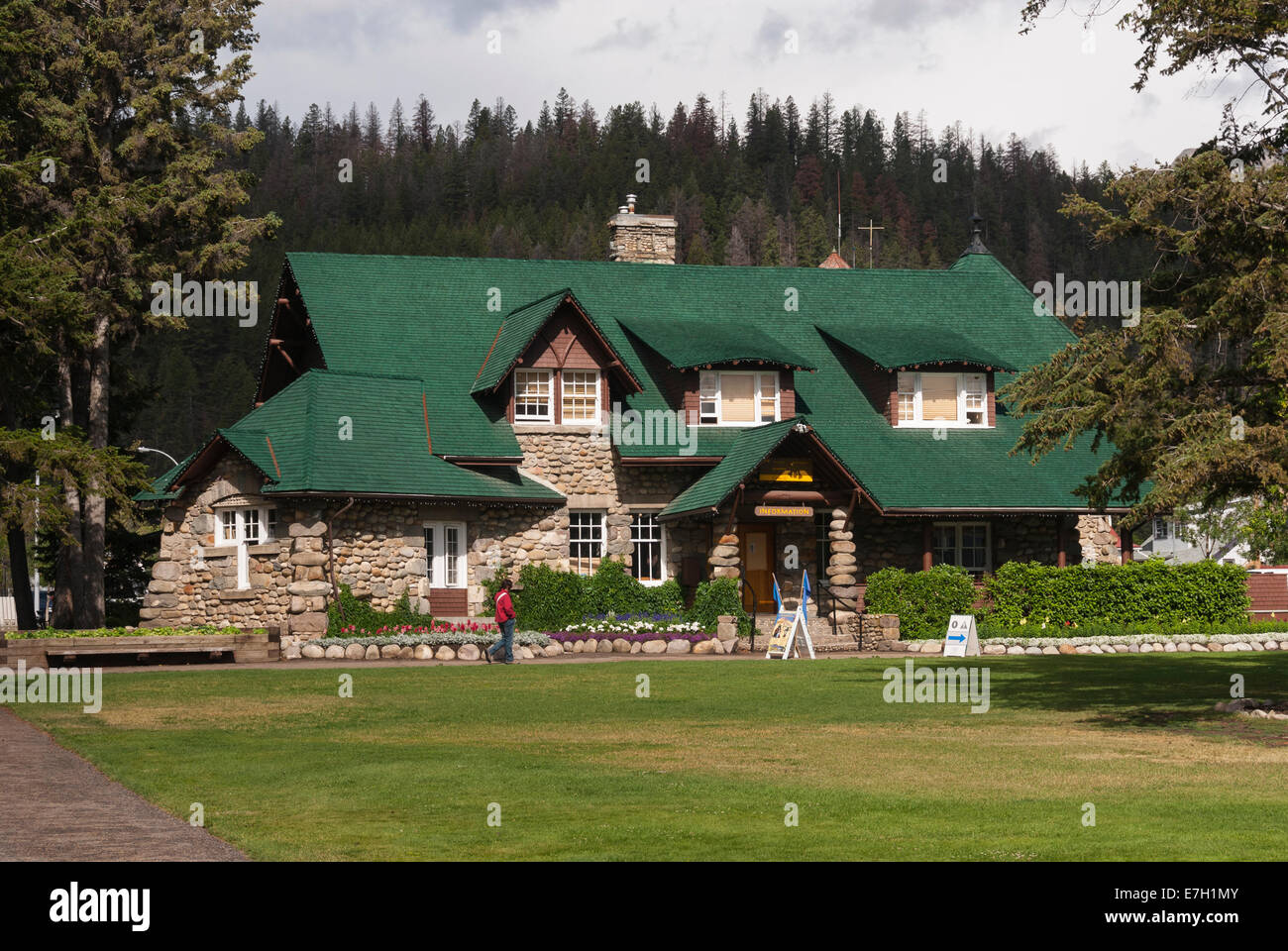 Elk203-7043 Canada, Alberta, Jasper National Park, Jasper town, Parks ...