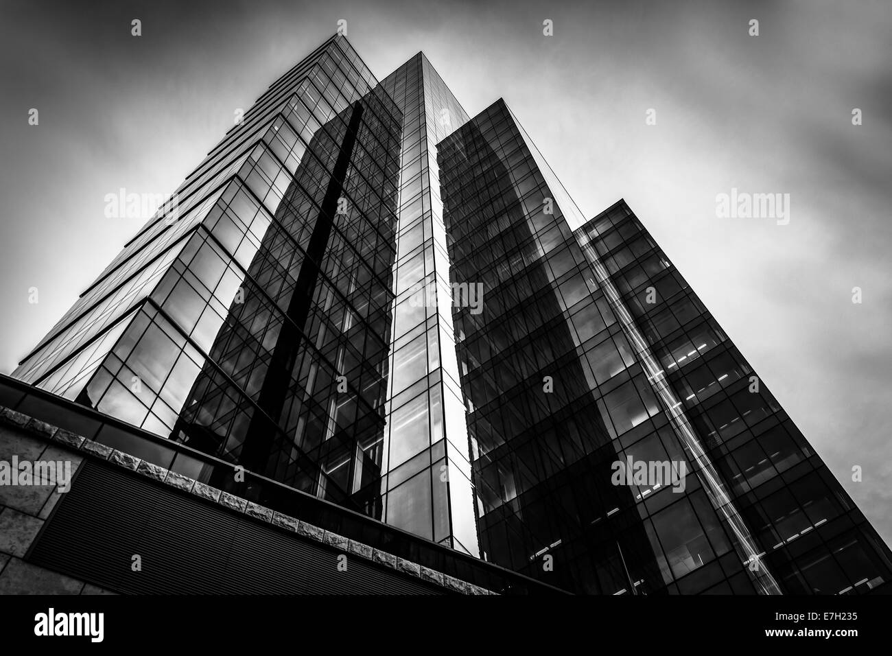 Modern beautiful commercial building Black and White Stock Photos ...