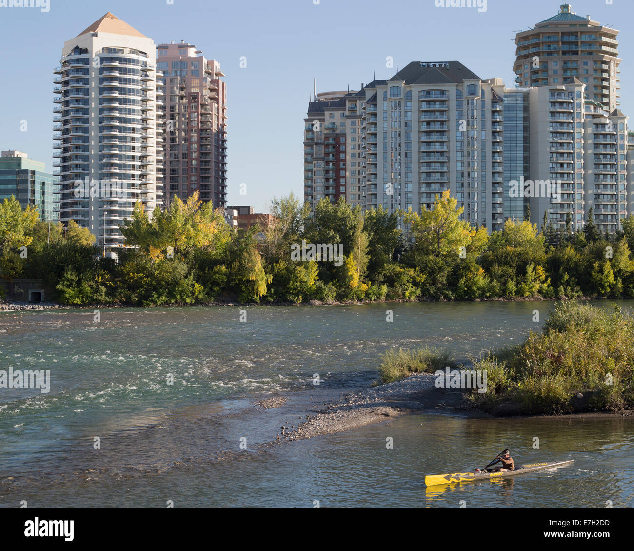 Man paddling a canoe hi-res stock photography and images - Alamy