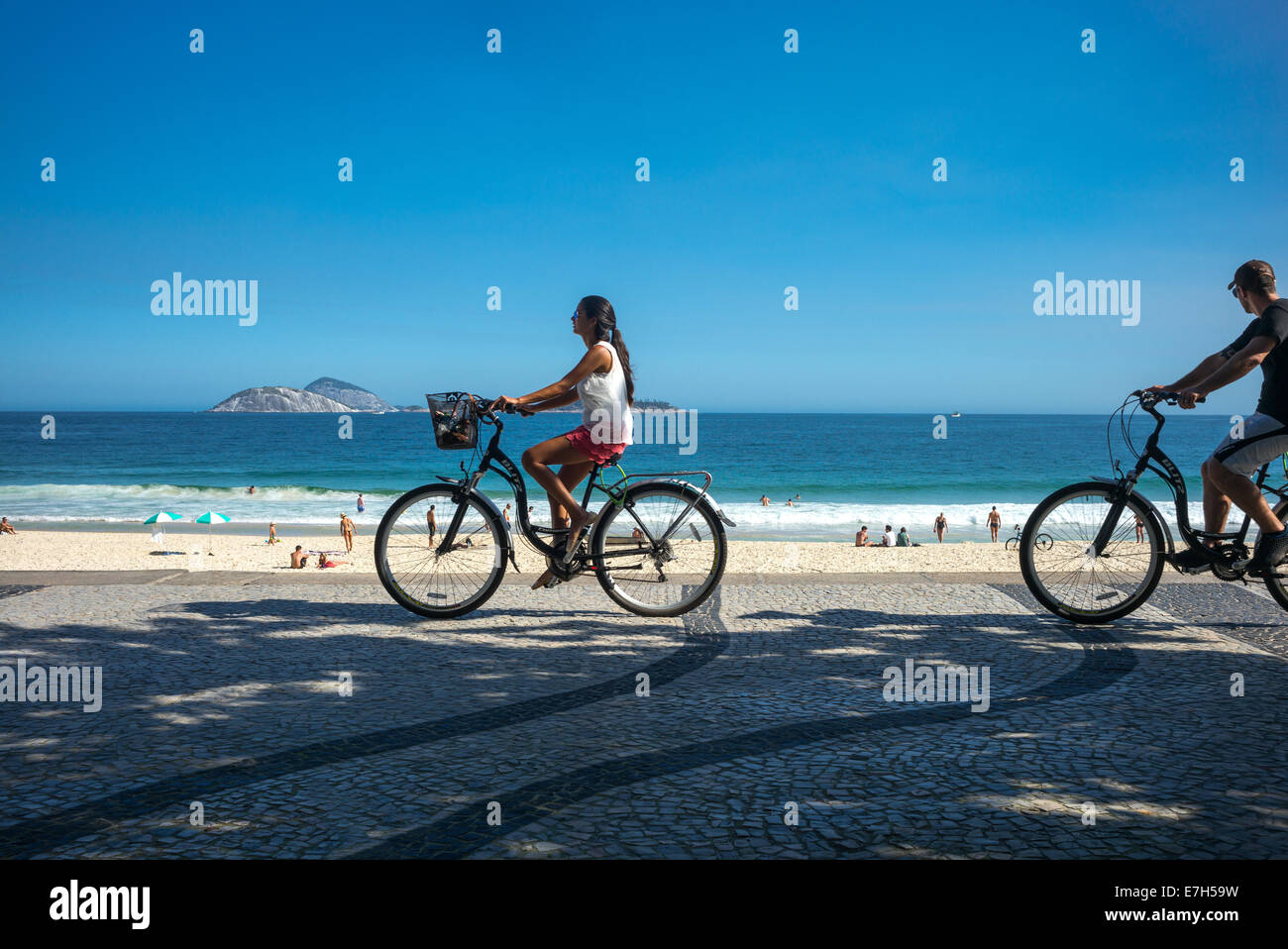 Brazil, Rio De Janeiro, people on the Ipanema beach Stock Photo - Alamy