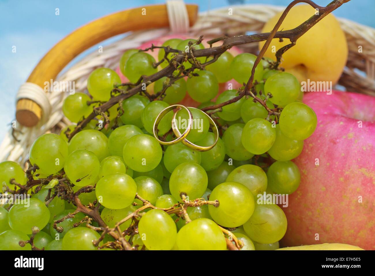 Two gold wedding rings on the green grape Stock Photo - Alamy