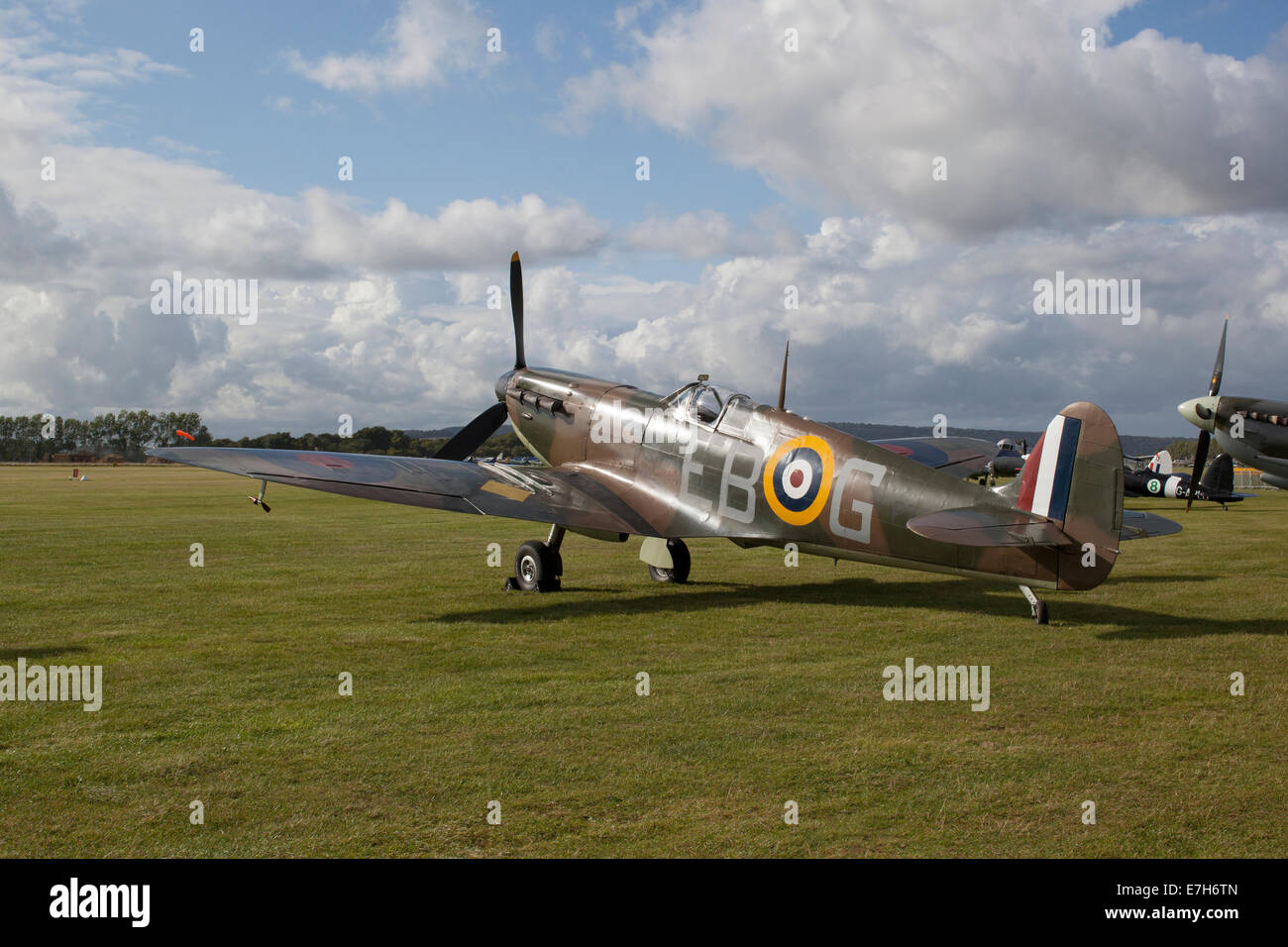 Spitfire monochrome wwii hi-res stock photography and images - Alamy
