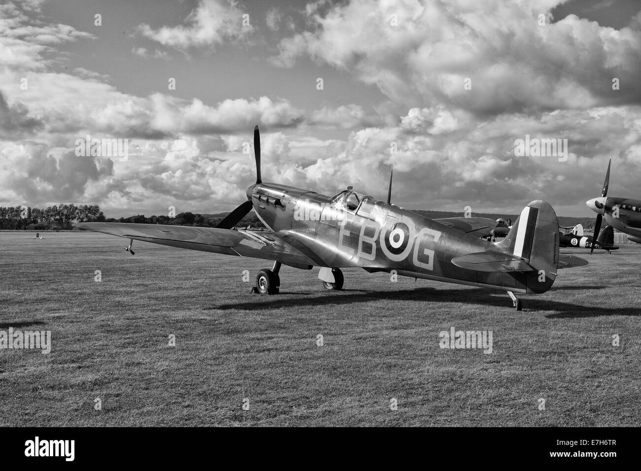Supermarine spitfire flying Black and White Stock Photos & Images - Alamy