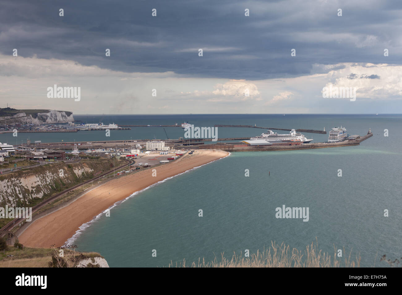Dover seaport hi-res stock photography and images - Alamy